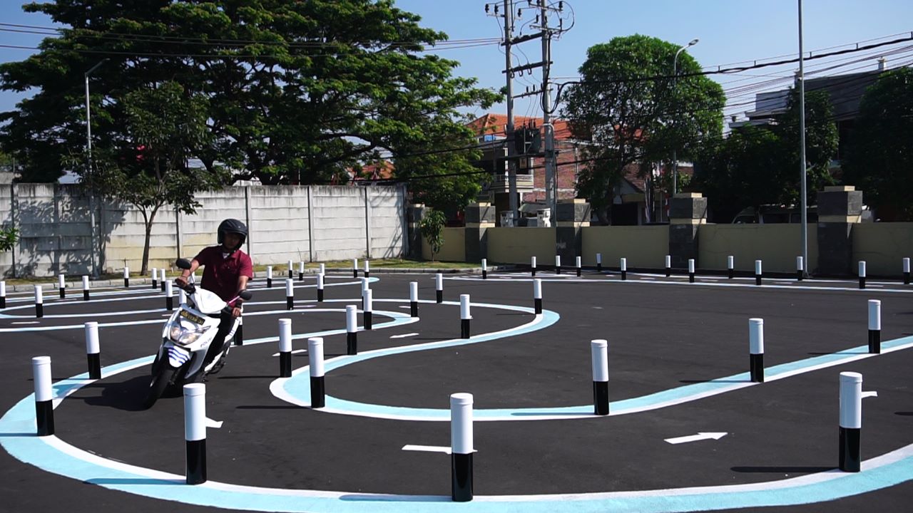 Praktek Lintasan S Pemohon Sim Banyak Yang Gugur, Satlantas Sidoarjo ...