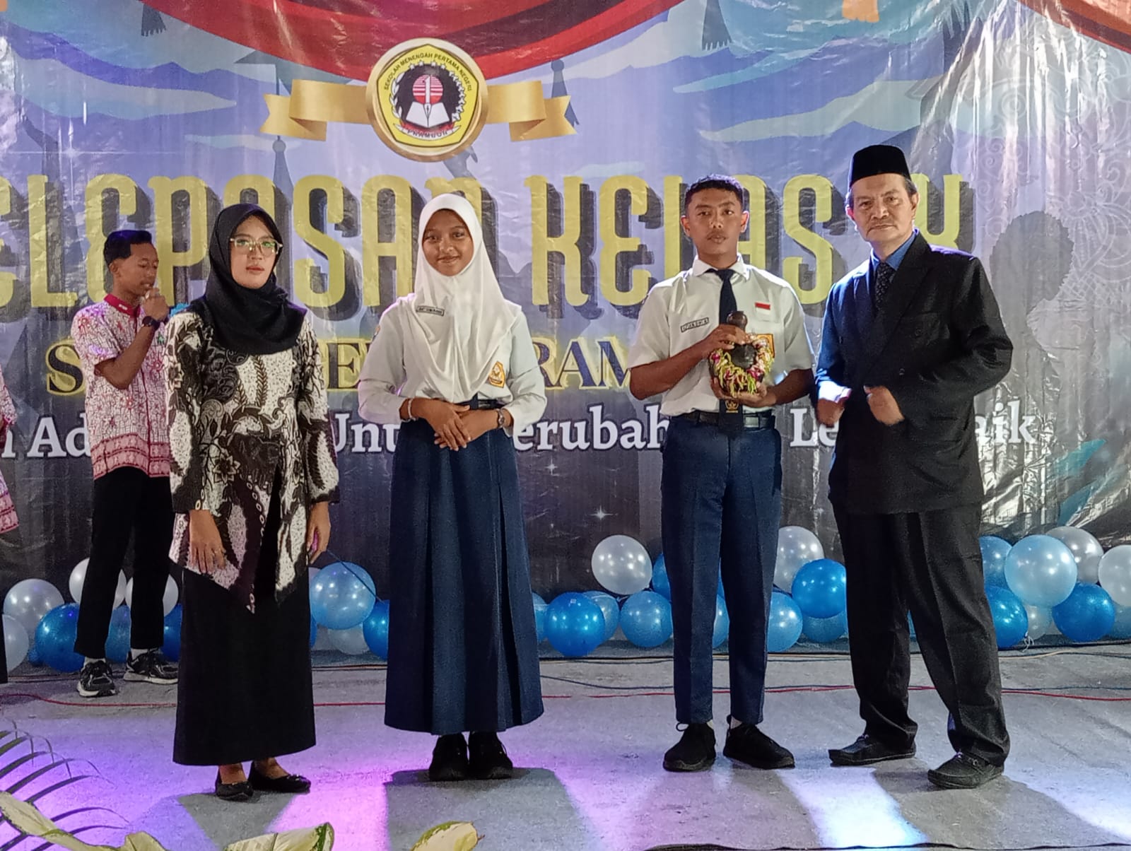 Pelepasan Siswa Kelas IX SMPN 1 Prambon , Berlangsung Sederhana Namun ...