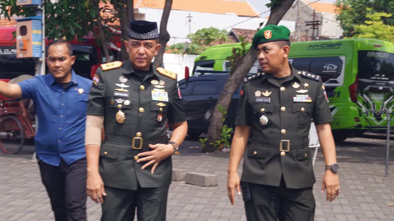 Kasdim 0830/Surabaya Dampingi Pangdam V/Brawijaya Mayjen TNI Rudy ...